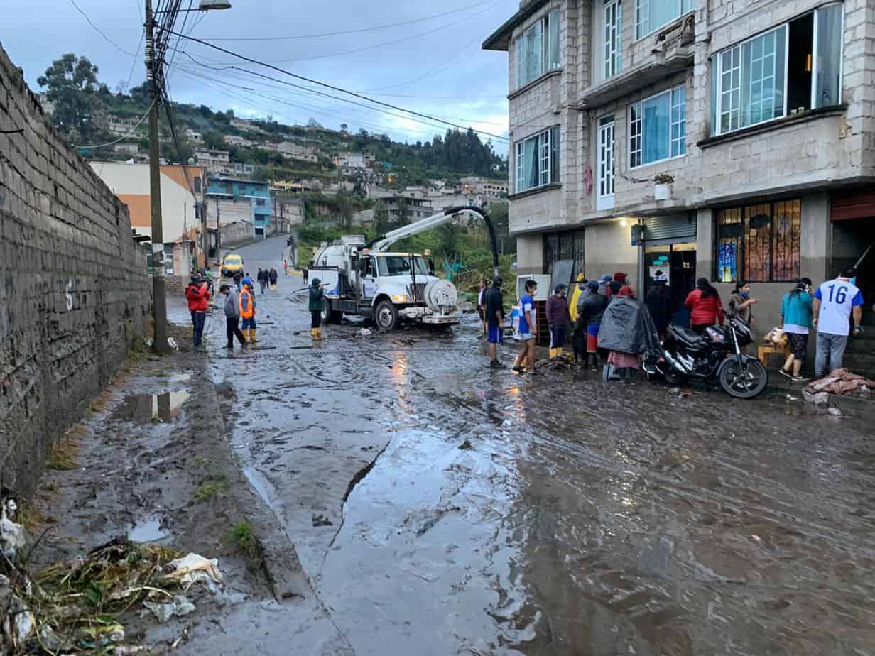 Barrios Del Sur De Quito Registran Inundaciones — Radio La Calle